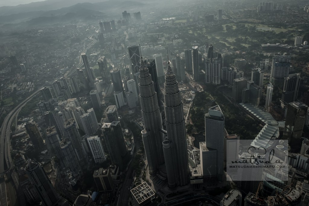 Circling KLCC by flying Paramotor – MATSUDA MASHIMARU